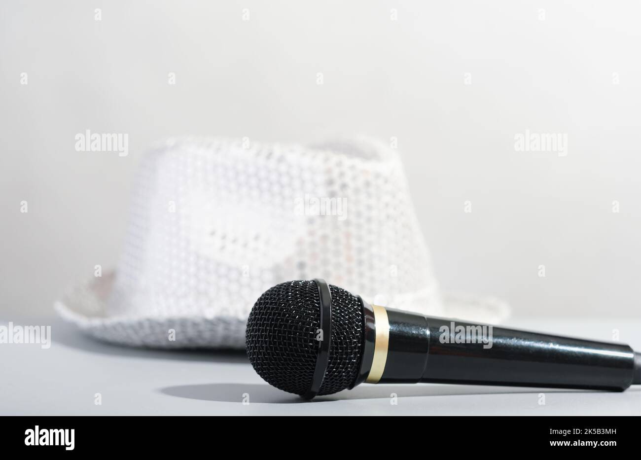 Clothes show presenter hi-res stock photography and images - Alamy