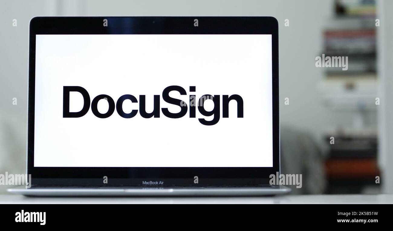 Docusign hi-res stock photography and images - Alamy