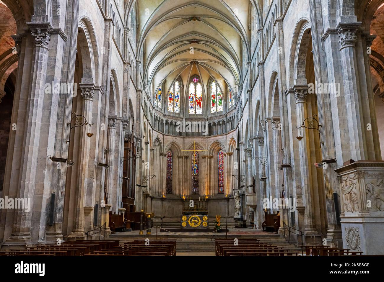 Interior of the Cathedral of San Maurizio in Vienne. France Stock Photo ...