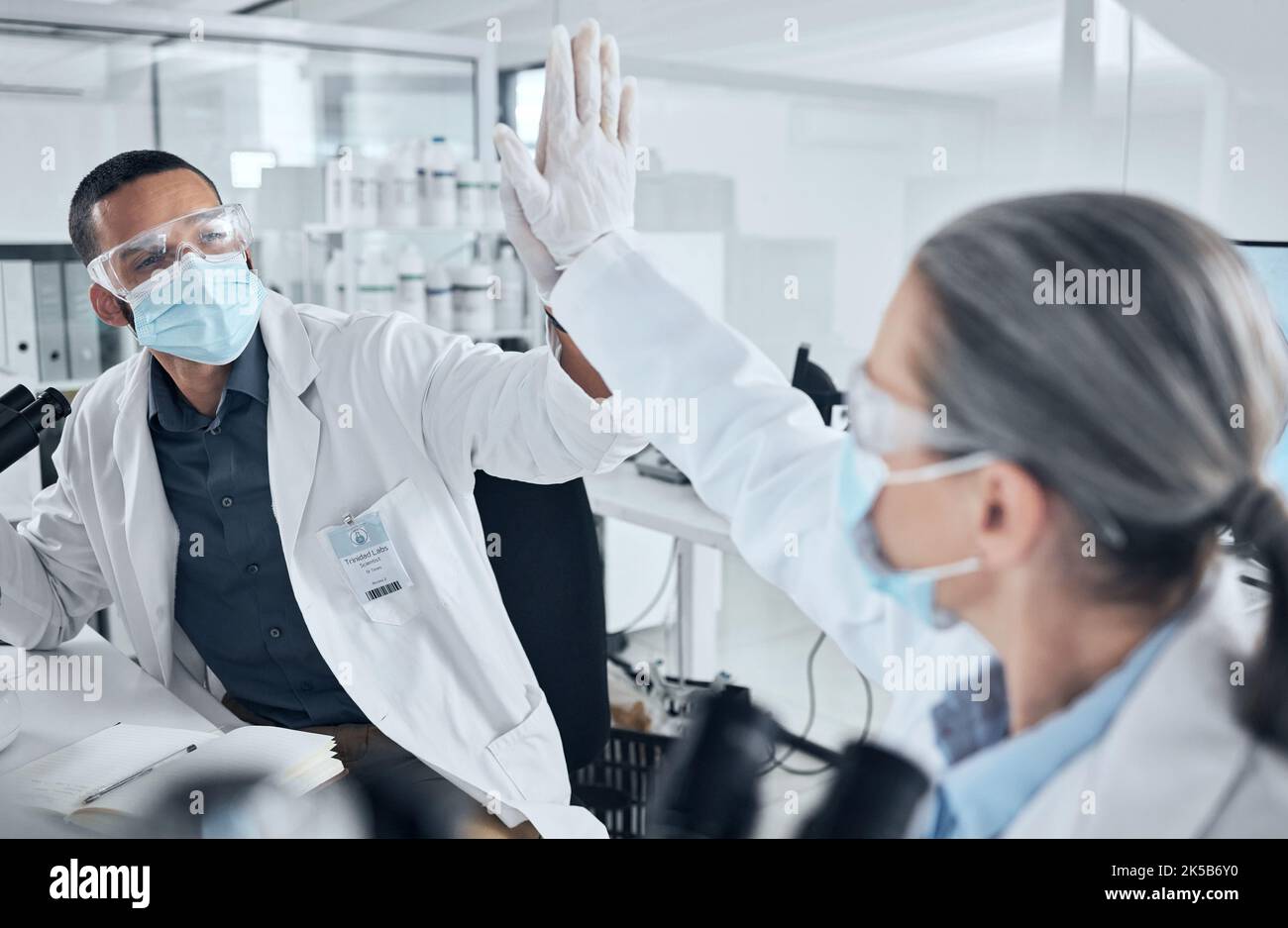 Lab collaboration hi-res stock photography and images - Alamy