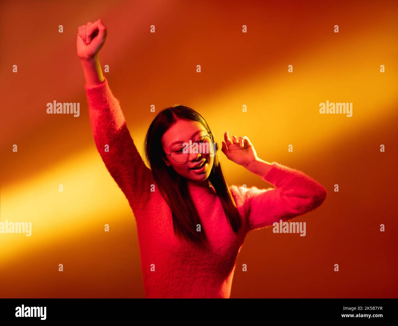 neon light people positive lifestyle girl dancing Stock Photo - Alamy