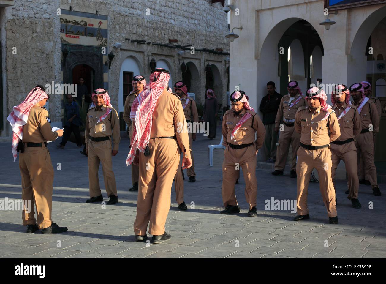 Altstadt von Doha, Wachablösung, Qatar, Katar Stock Photo - Alamy