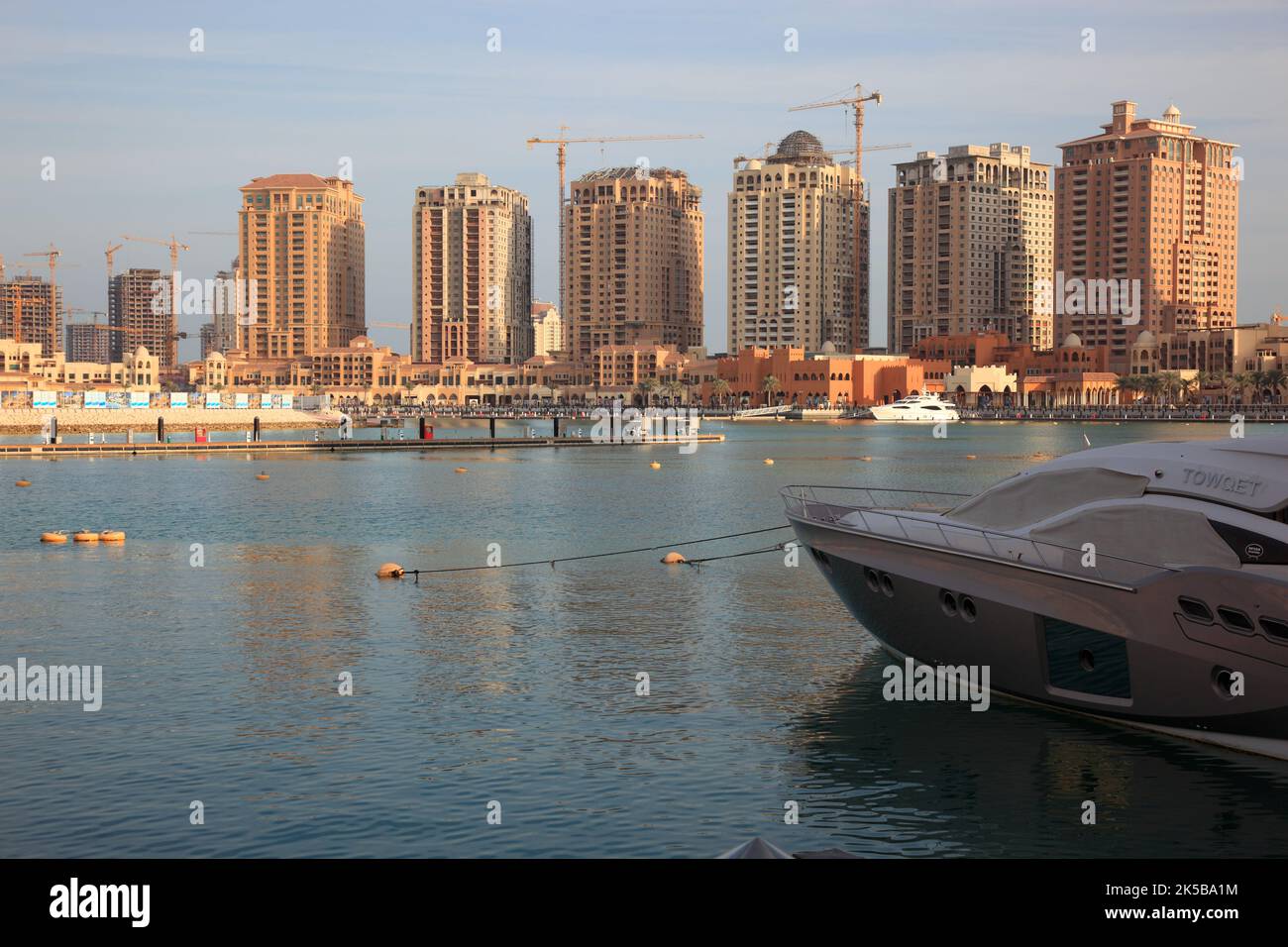 Qatar Pearl und Porto Arabia, Doha, Qatar, Katar Stock Photo - Alamy