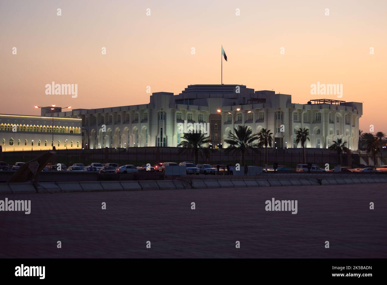 Palast des Emirs, abends, Doha, Qatar, Katar Stock Photo - Alamy