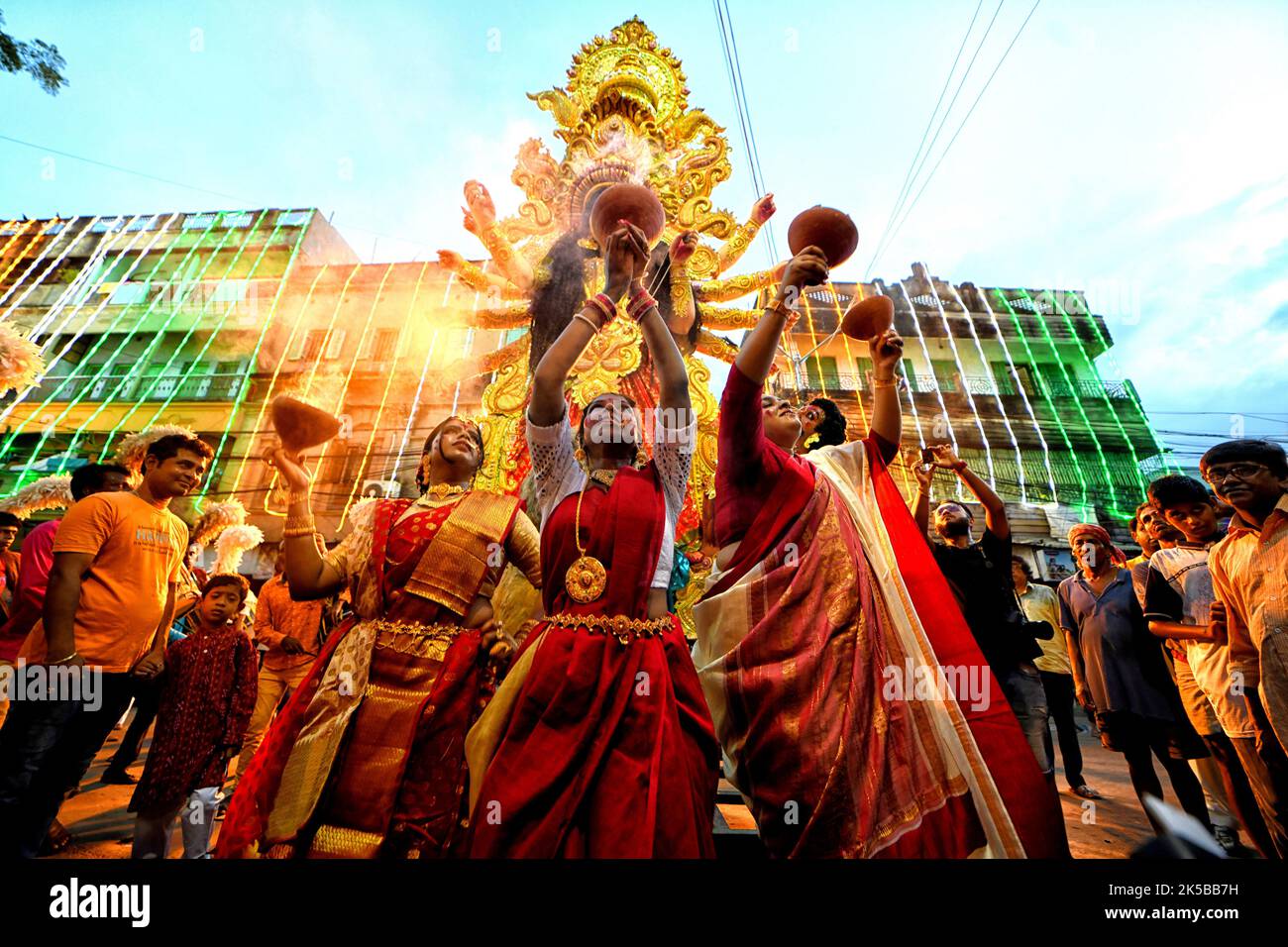 Kolkata, India - 06 Oct 2022, Women dressed in traditional Bengali ...