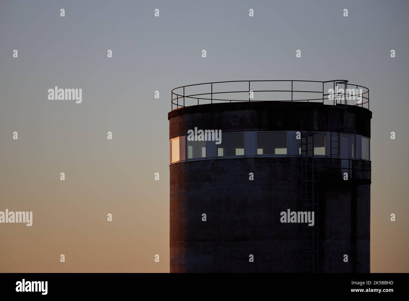Cylinder building hi-res stock photography and images - Alamy