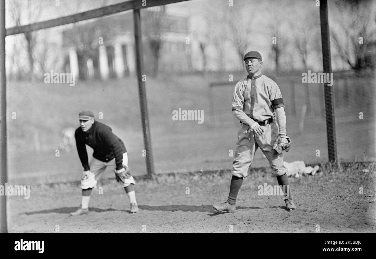 Al Sheer, Right, Washington American League (Baseball), ca. 1913 Stock ...