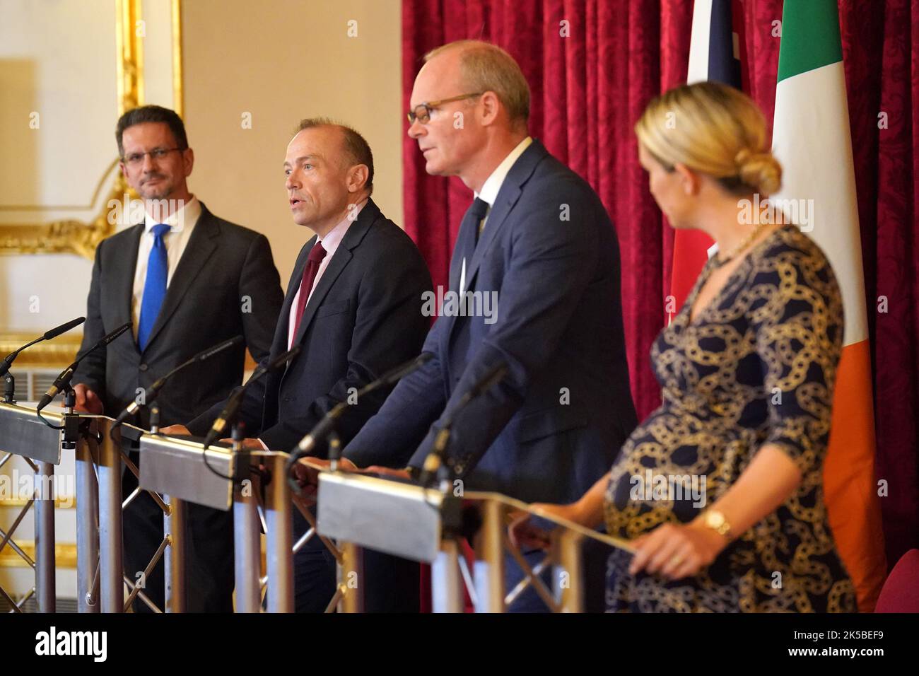 Steve baker chris heaton harris hi-res stock photography and images - Alamy