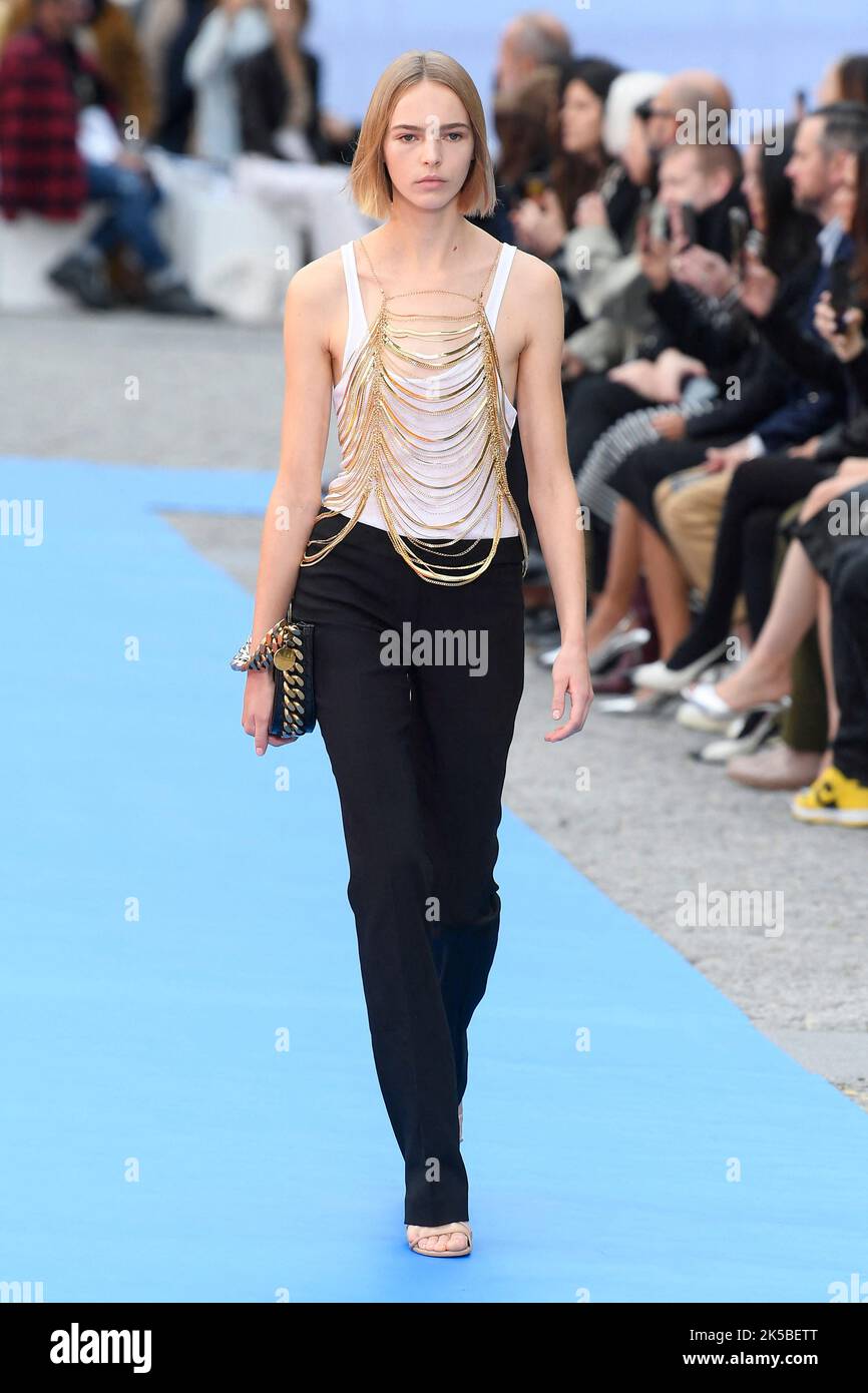 Models on the runway at the Stella McCartney fashion show during Paris ...