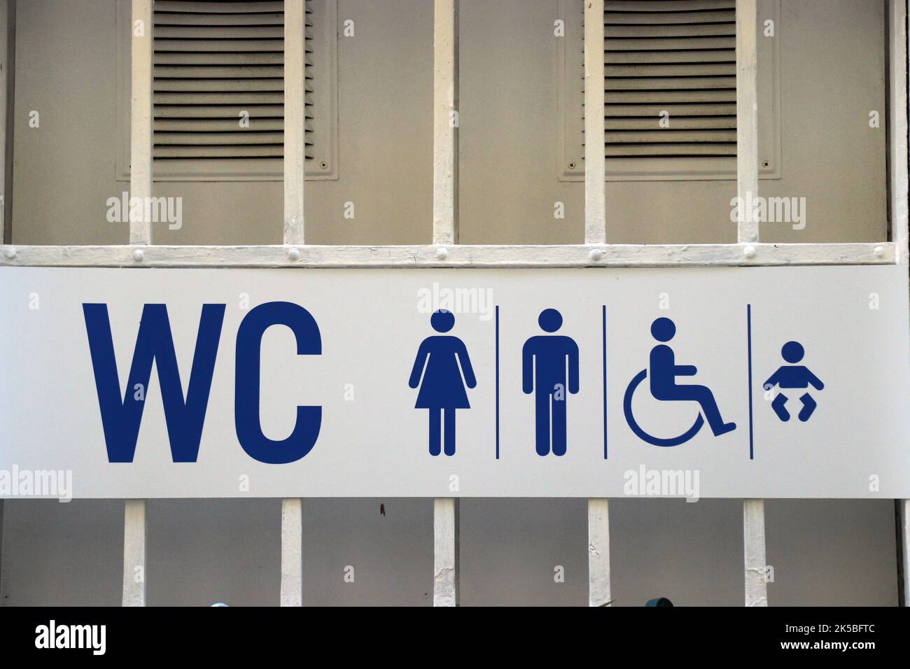 Toilette wc arrow sign hi-res stock photography and images - Alamy