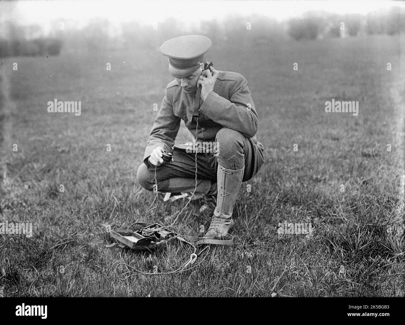 Army, U.S. Field Buzzer, 1915. First World War: device which could be ...