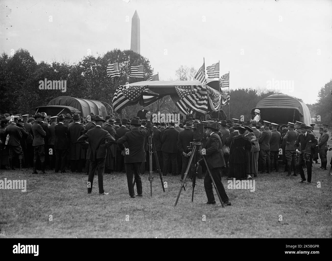 Army, U.S. Motor Truck Inspection, 1917. Press conference, First World ...