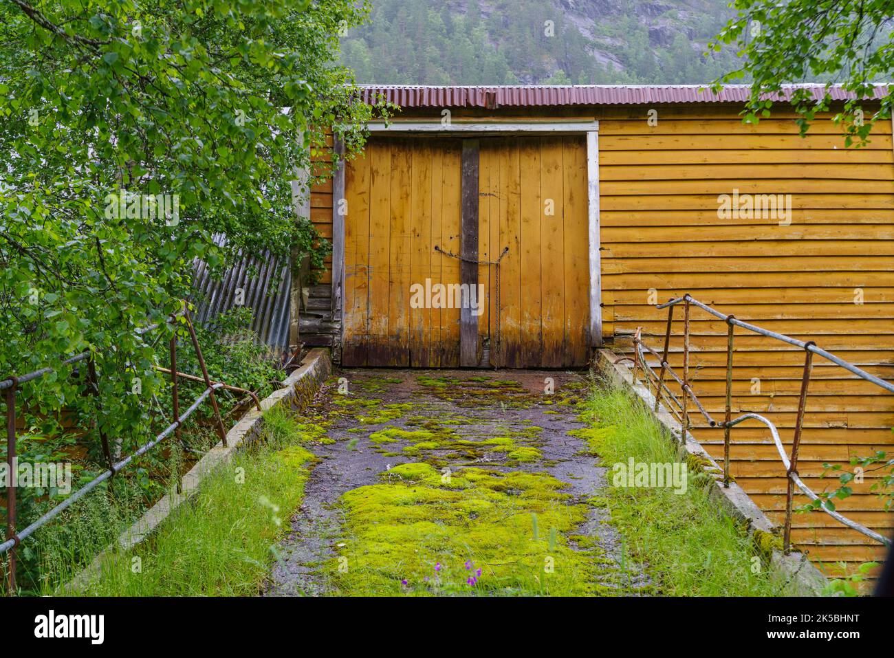 exterior of an old barn Stock Photo - Alamy