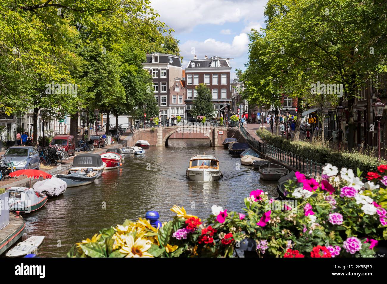 City life on the Amsterdam canals in the center of the capital Stock ...