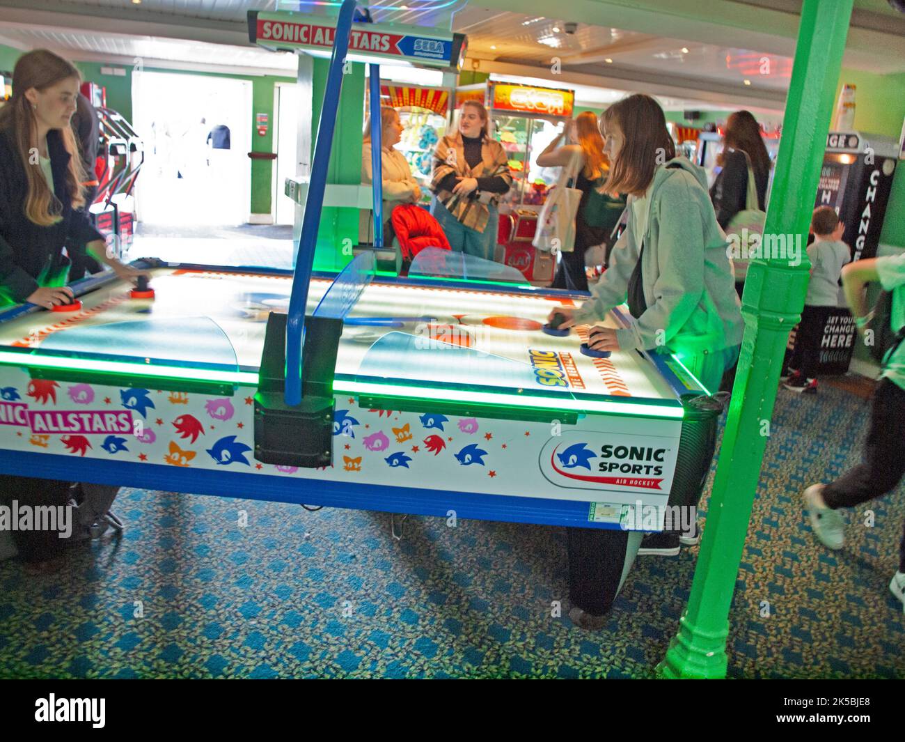 Fun in a games arcade in Brighton Stock Photo - Alamy