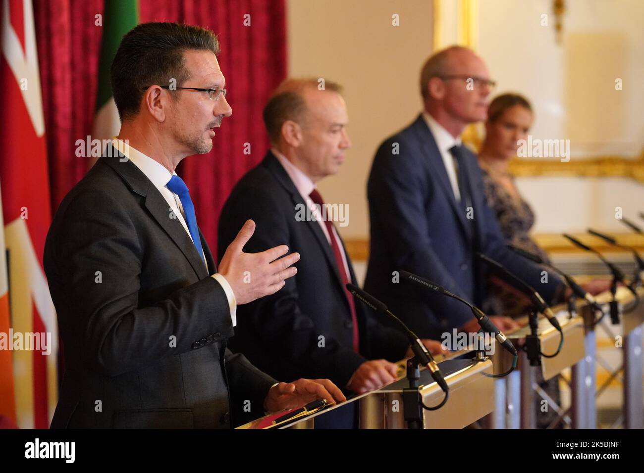 Steve baker chris heaton harris hi-res stock photography and images - Alamy