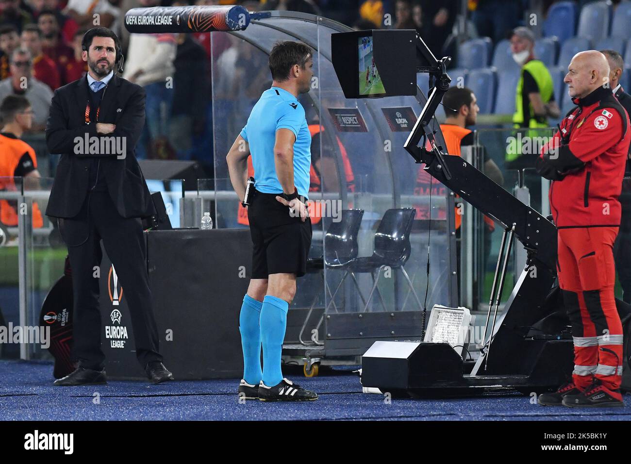 Rome, Italy, Oct 06th, 2022. Referee Matej Jug while consulting the VAR system during the Uefa ...