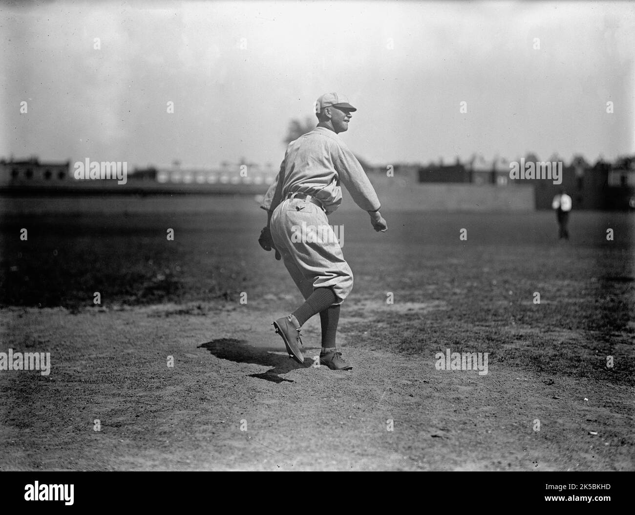 Full length professional baseball player Black and White Stock Photos ...