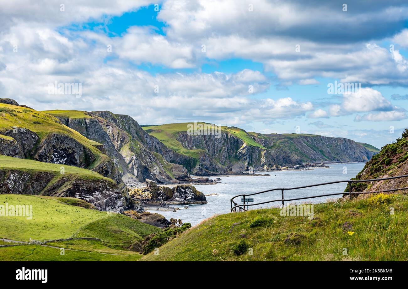 Scottish rocky coastline hi-res stock photography and images - Alamy