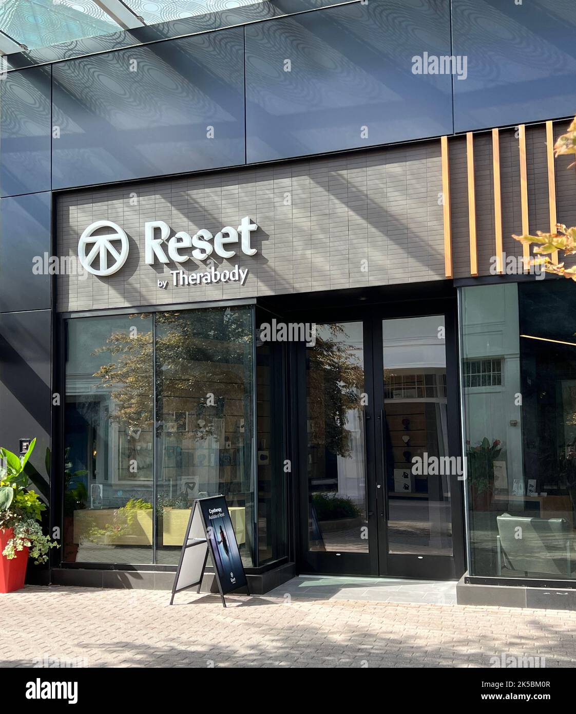 Reset by Therabody facility at Old Orchard Shopping Center in Skokie ...