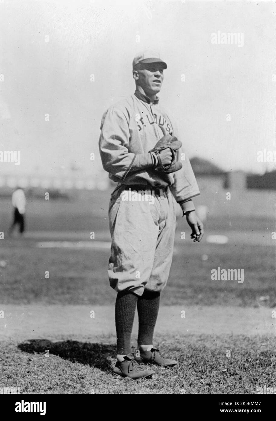 Full length professional baseball player Black and White Stock Photos ...