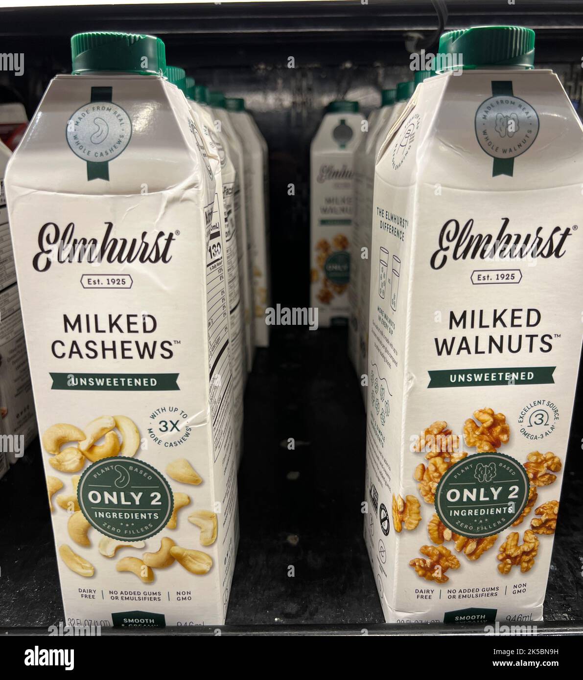 Dairy milk case grocery store hi-res stock photography and images - Alamy