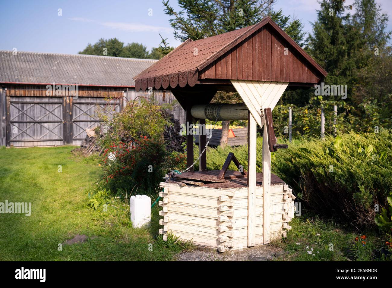 Well barn hi-res stock photography and images - Alamy