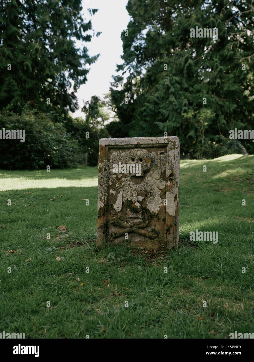 St Regulus Historical Graveyard burial ground - Cromarty pirates ...
