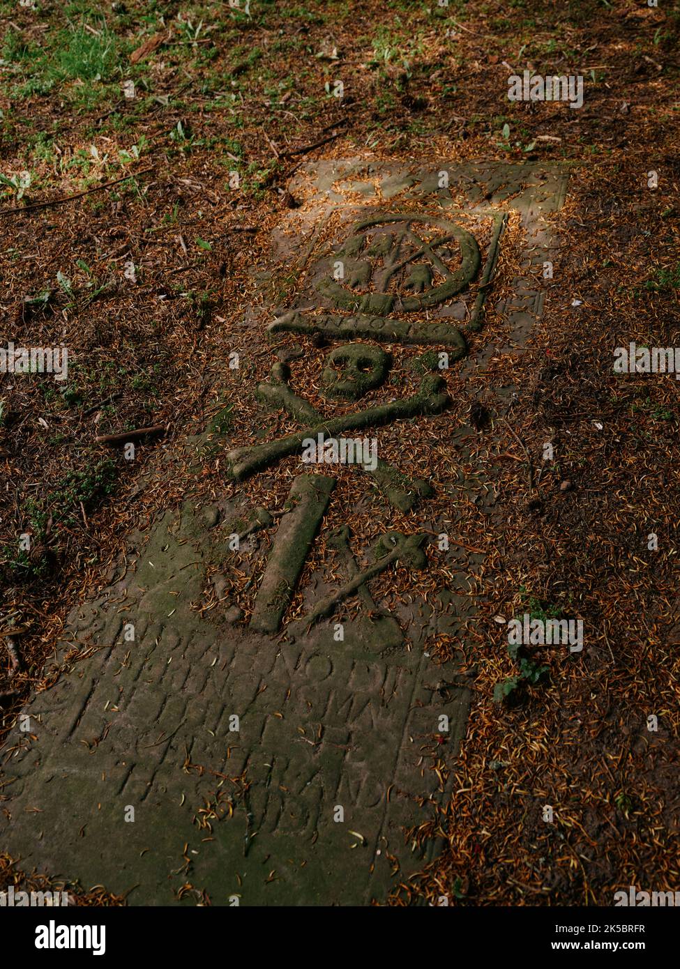 St Regulus Historical Graveyard burial ground - Cromarty pirates ...