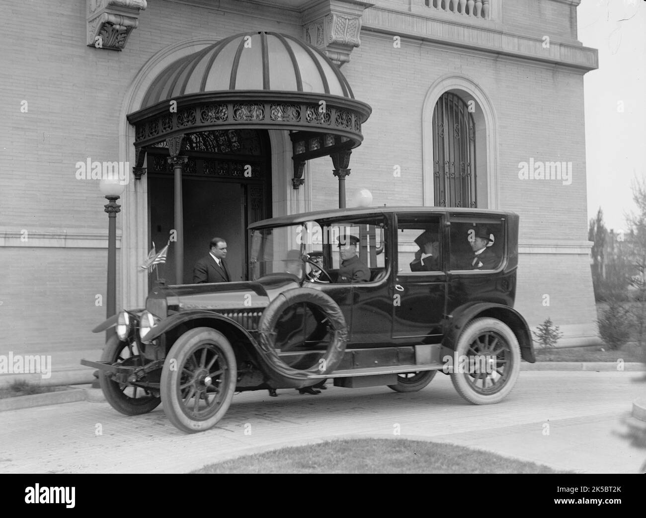 British Commission To U.S. - At Long Residence, 1917 Stock Photo - Alamy