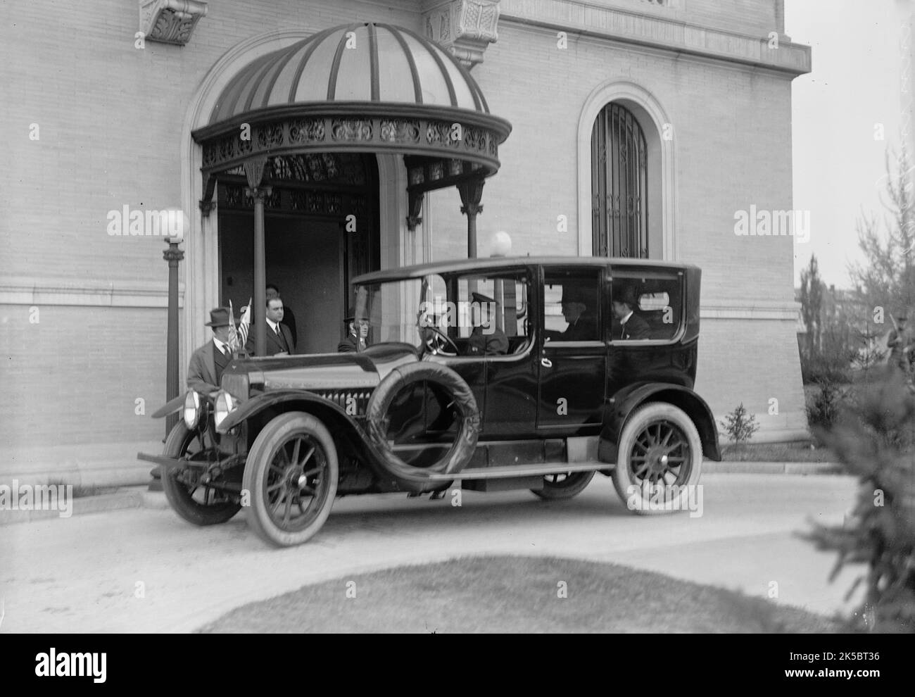 British Commission To U.S. - At Long Residence, 1917 Stock Photo - Alamy