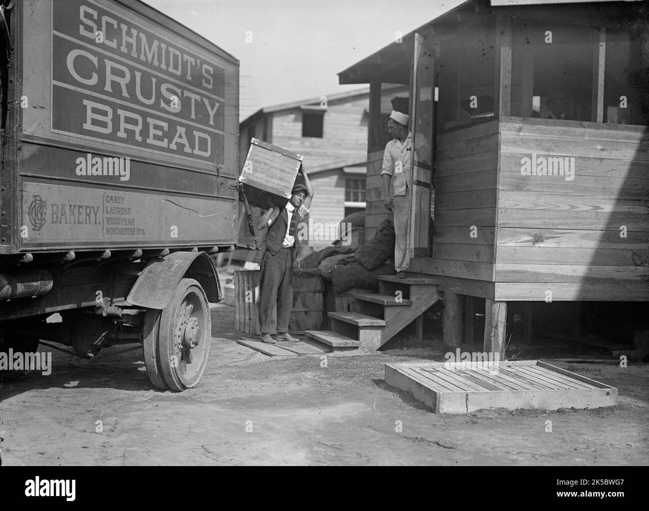 Army base kitchen hi-res stock photography and images - Alamy