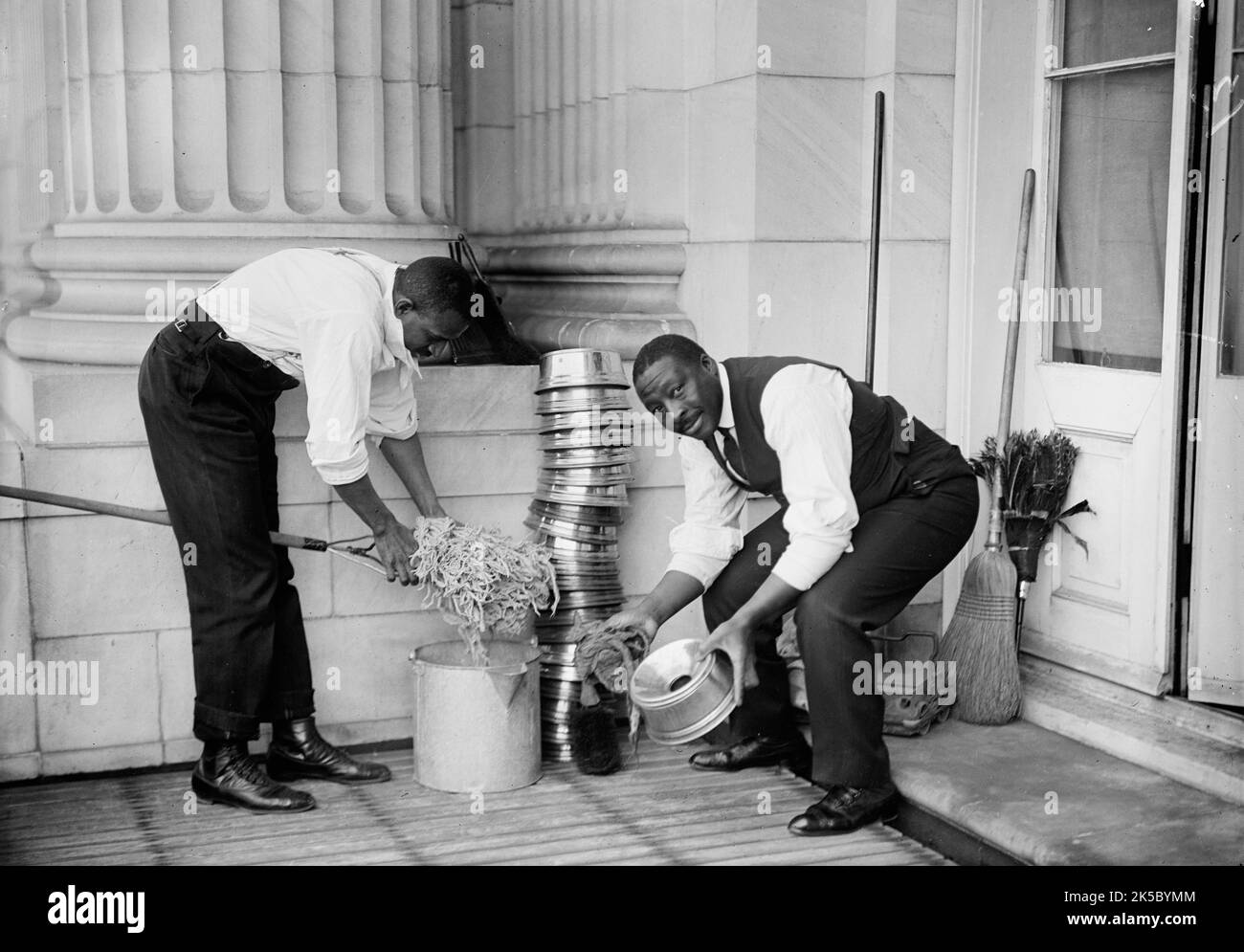 U.S. Capitol - Cleaning Interior, 1914. African American custodians ...