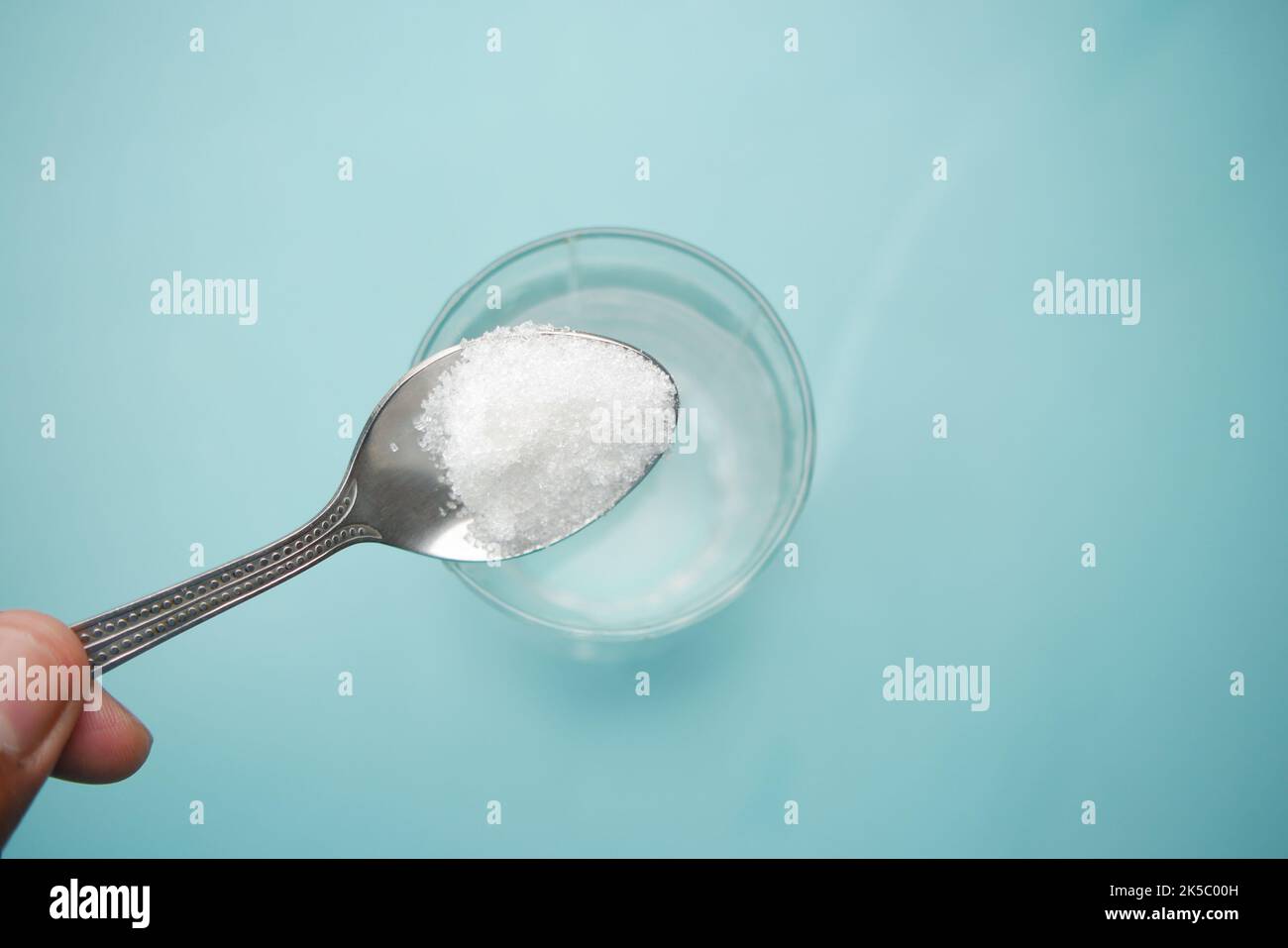 Sugar pouring in water hi-res stock photography and images - Alamy