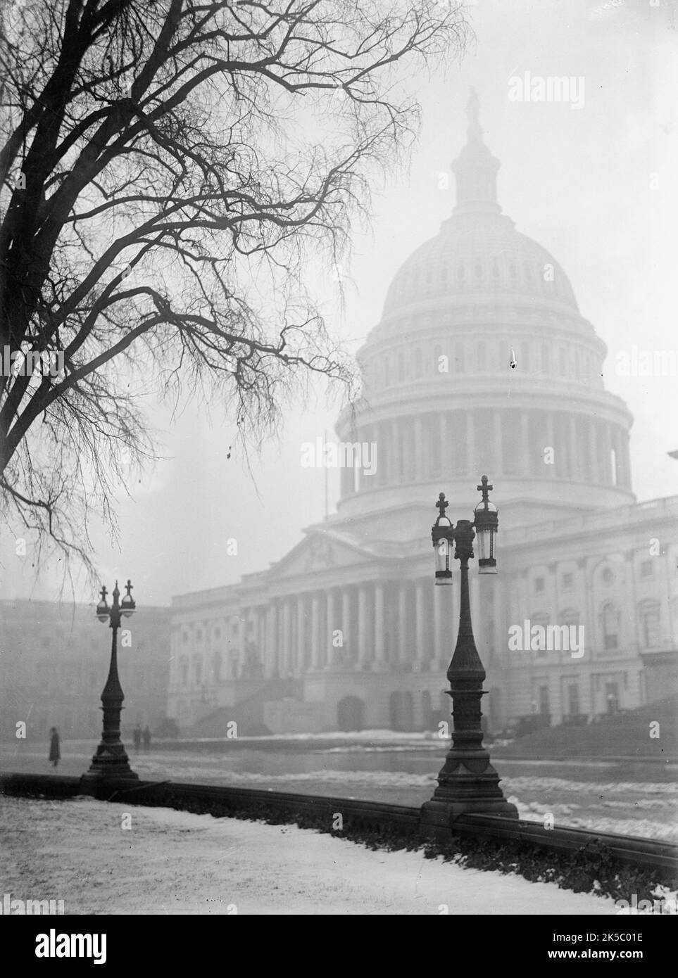 Washington dc mist hi-res stock photography and images - Alamy