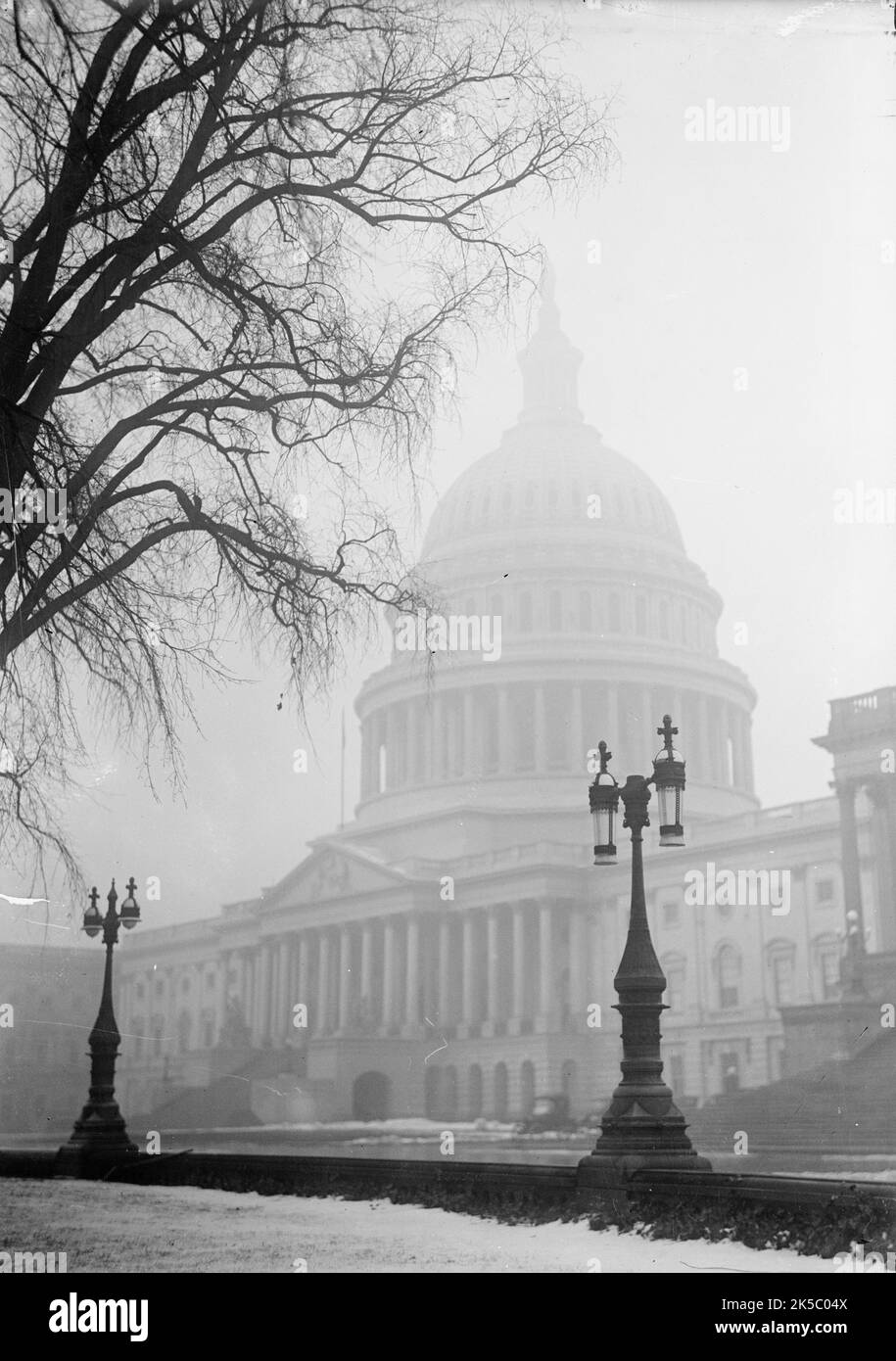Washington dc mist hi-res stock photography and images - Alamy