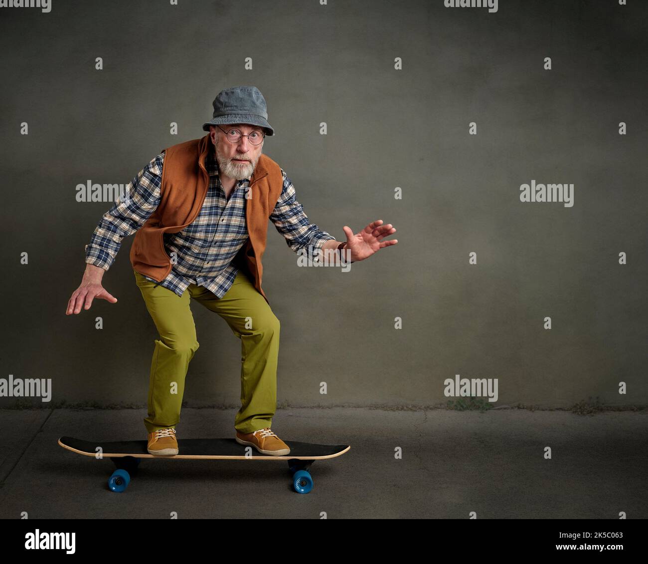 Bucket hat hi-res stock photography and images - Alamy