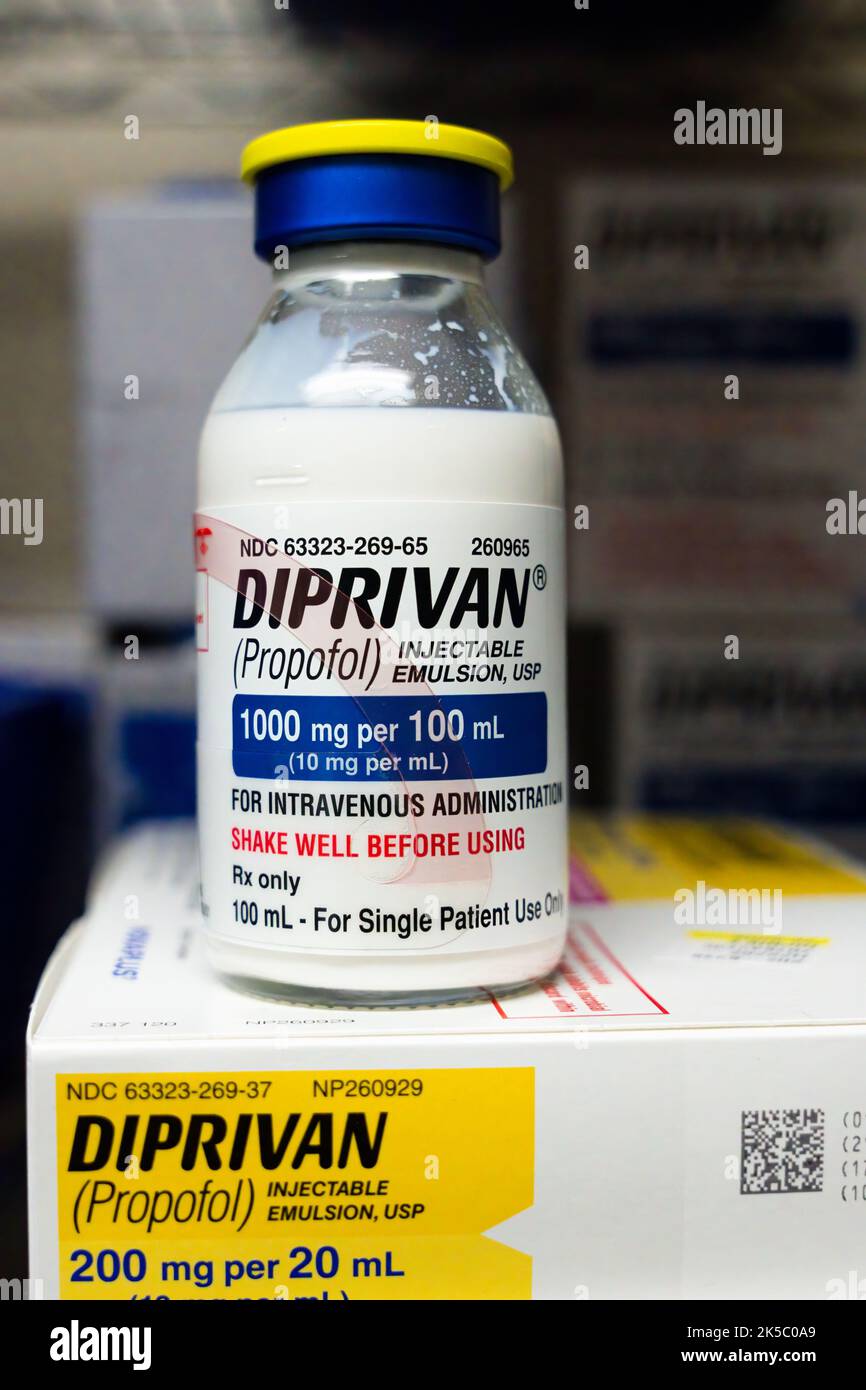 A bottle of propofol hi-res stock photography and images - Alamy