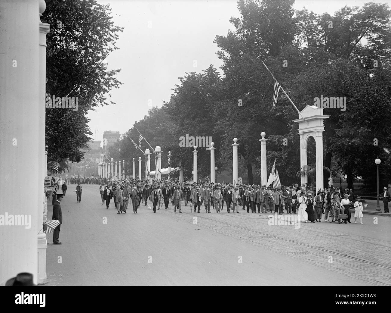 Confederate Reunion - Parade Passing Through Court of Honor, 1917 ...