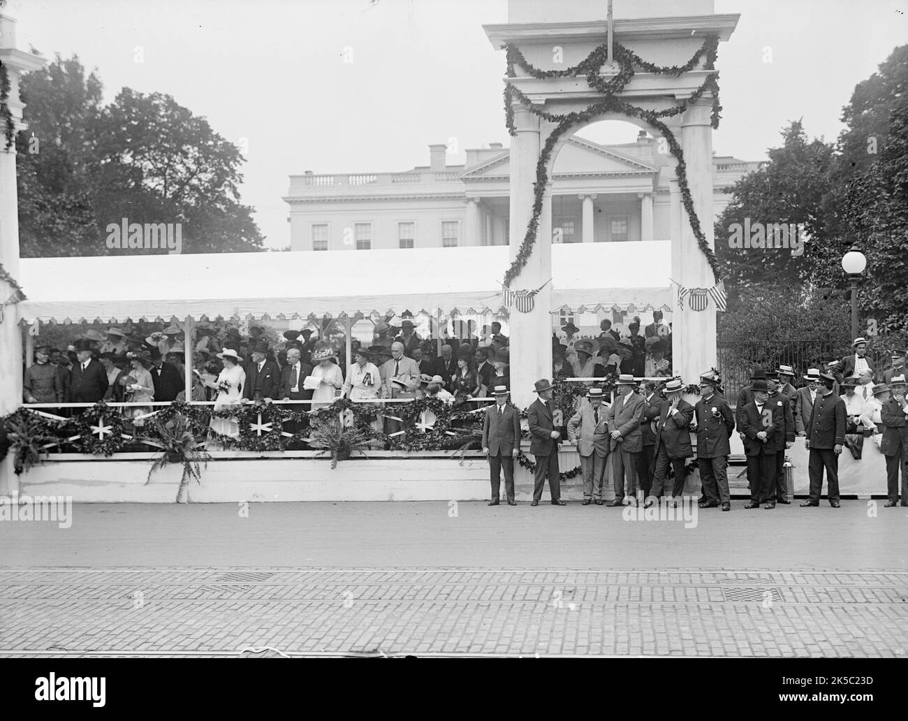 Confederate Reunion - Parade; Reviewing Stand, 1917. US president ...