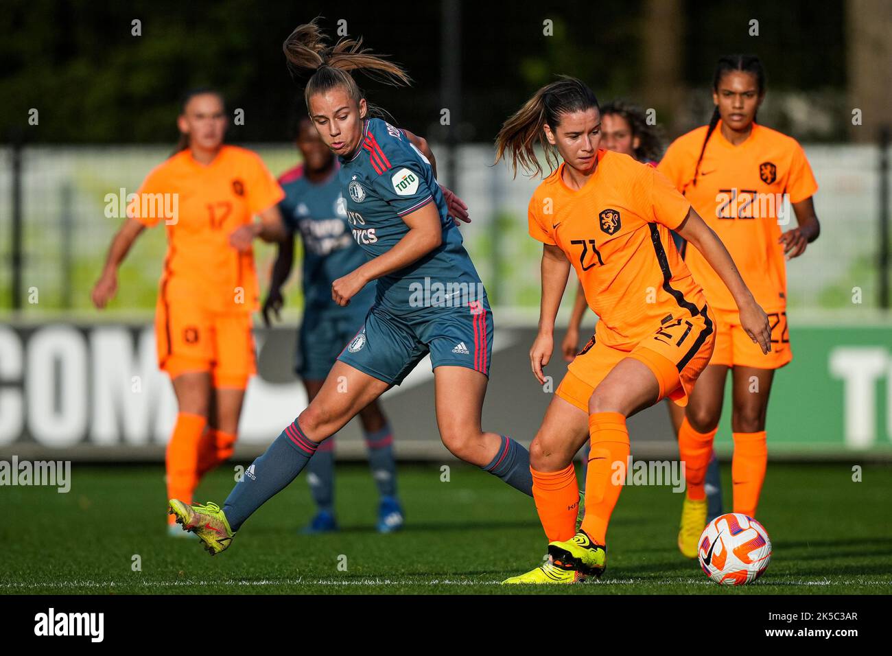 Zeist - Sophie Cobussen of Feyenoord V1, Damaris Egurrola of Holland ...