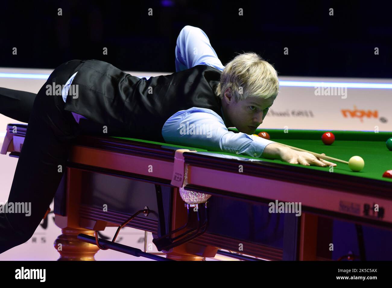 Hong Kong. 7th Oct, 2022. Neil Robertson of Australia plays a shot ...