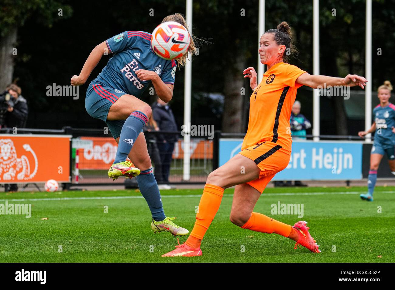 Zeist - Sophie Cobussen of Feyenoord V1, Merel van Dongen of Holland ...