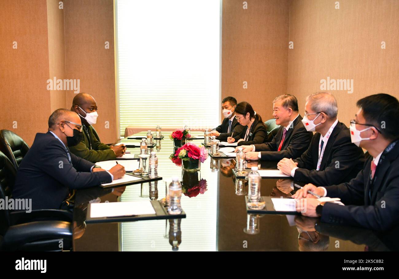 Marinus bee hi-res stock photography and images - Alamy