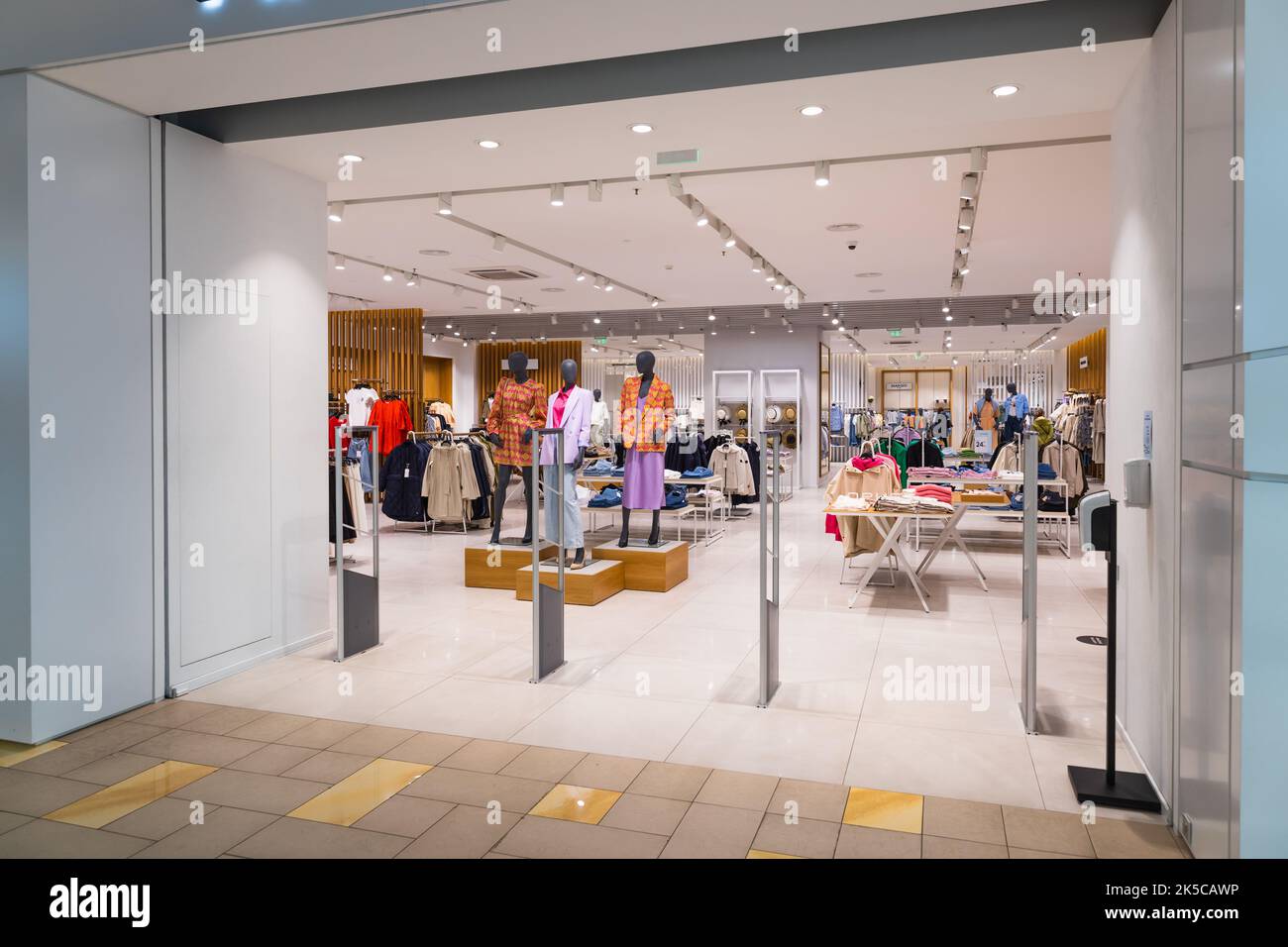 Clothing store interior design hi-res stock photography and images - Alamy