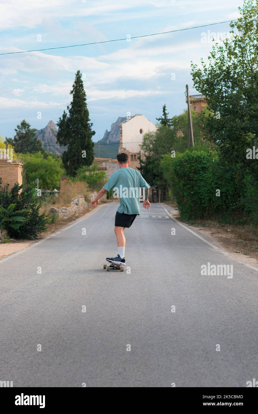 Man riding a skateboard hi-res stock photography and images - Alamy