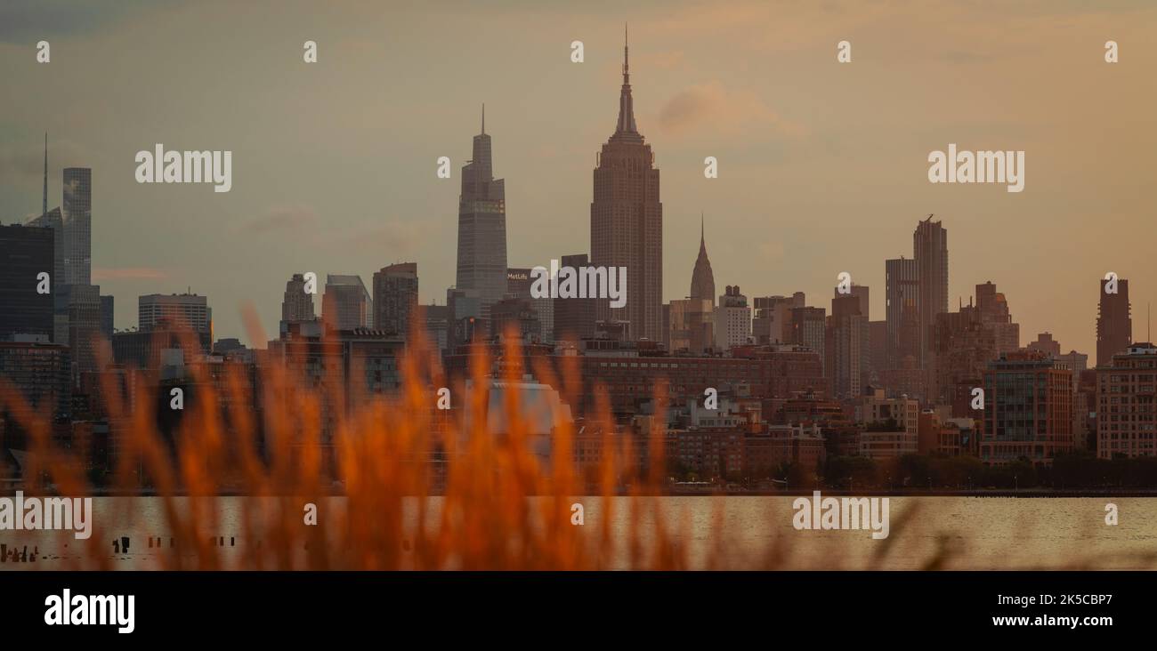 Summer sunset manhattan hi-res stock photography and images - Alamy
