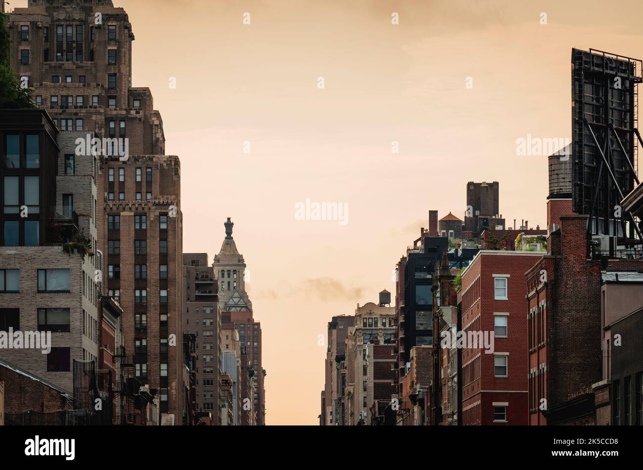 city buildings sky new york Manhattan Stock Photo - Alamy