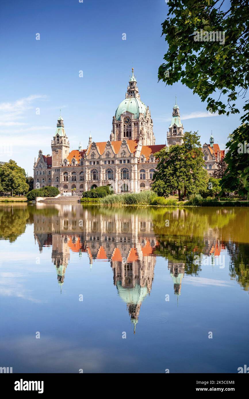 New city hall in green city Hannover, Lower Saxony, Germany Stock Photo ...