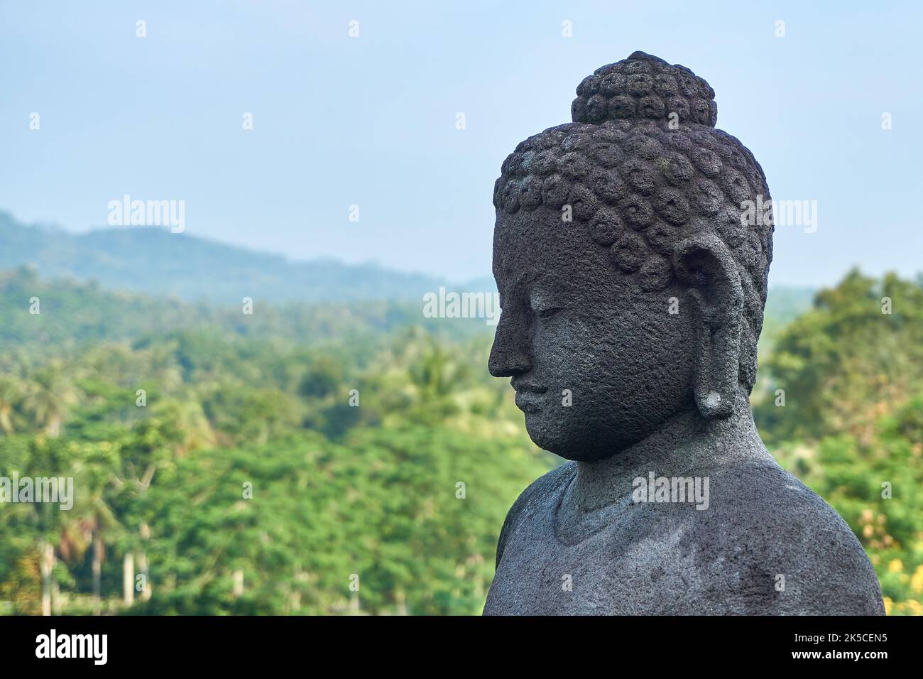 Statue of buddhas head hi-res stock photography and images - Alamy